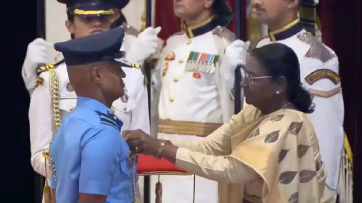Kirti Chakra for Gaganyaan astronaut Prasanth Nair; President Murmu ...