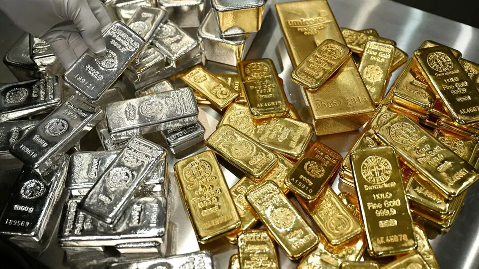 Gold rate falls over 1% on MCX as a stronger dollar amid US Fed rate ...