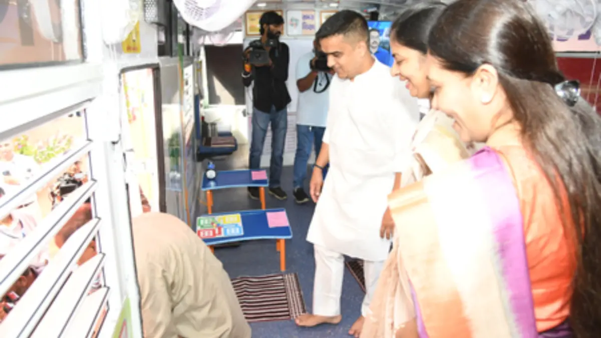 School on Wheels: Retired Buses Turned into Mobile Classrooms for ...