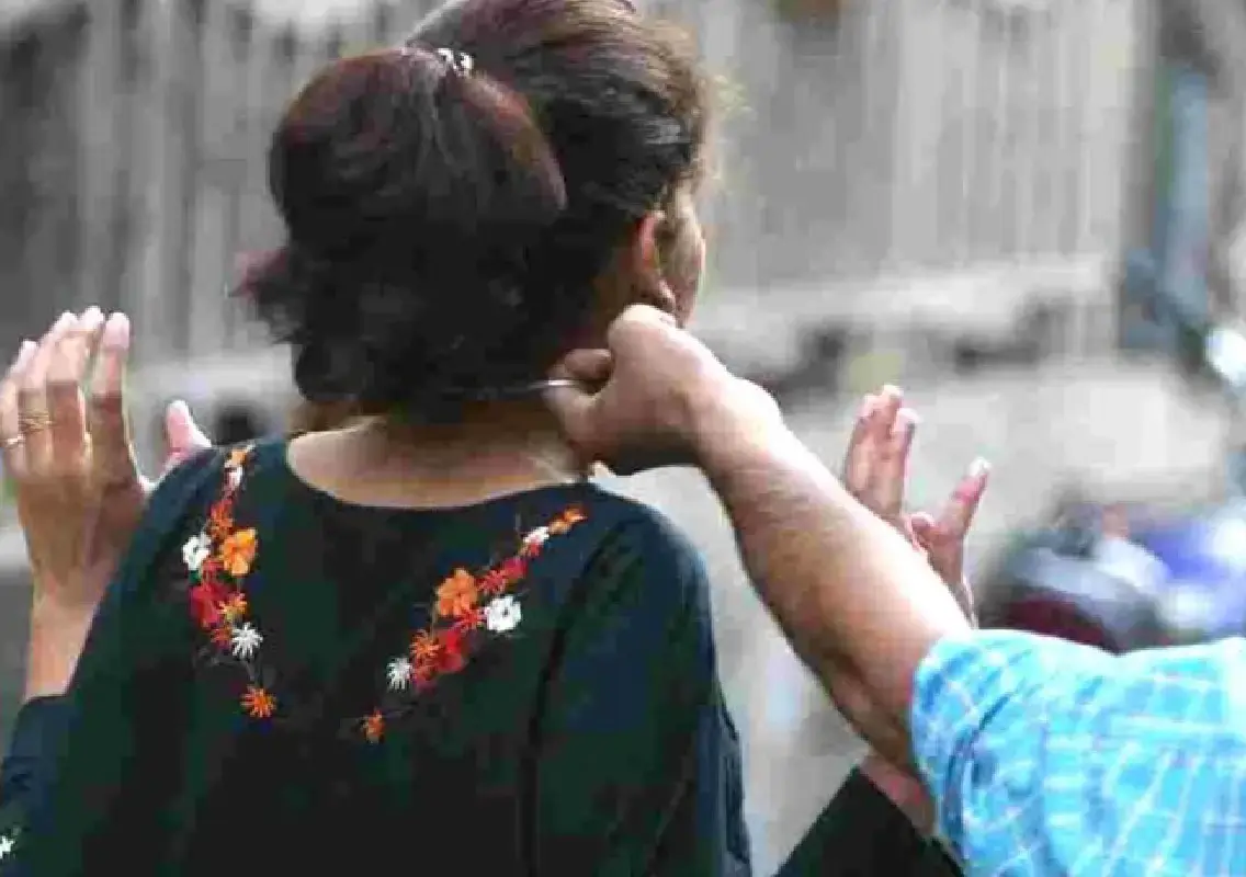 Woman's ears torn as chain snatcher steals gold earrings at bus stop ...