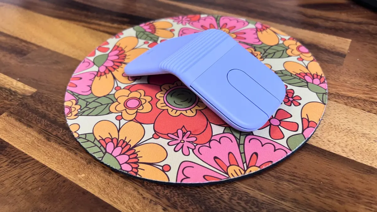 Logitech introduces foldable mouse that has major flip phone vibes ...