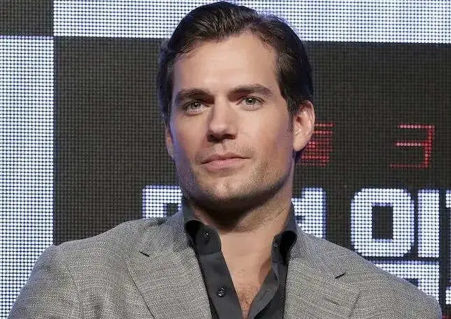 Henry Cavill and Kevin Hart Team Up for a Hilarious Netflix Action ...