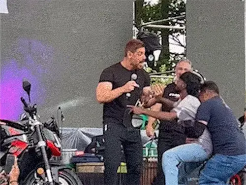 John Abraham's Heartwarming Interaction with a Fan Goes Viral | Dailyhunt
