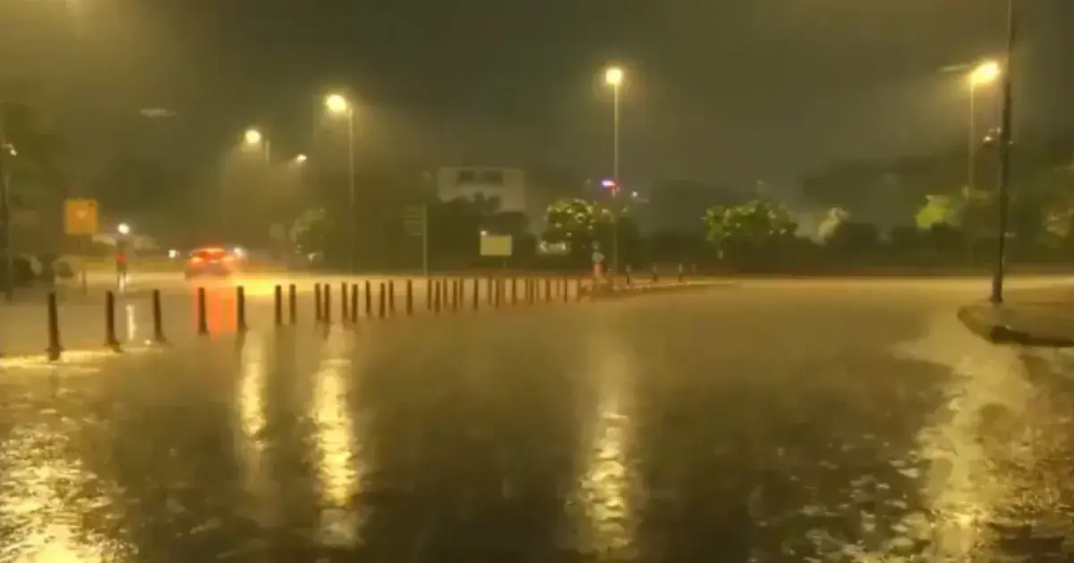 Severe Thunderstorm Batters Delhi-NCR as IMD Issues Red Alert for 100 ...