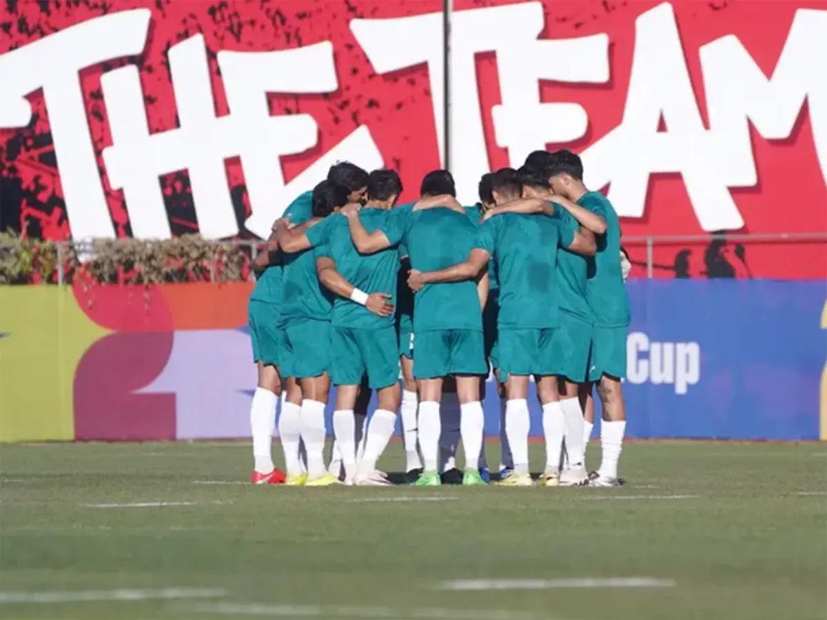 Iranian fans display pre-revolutionary flags at World Cup despite FIFA ...