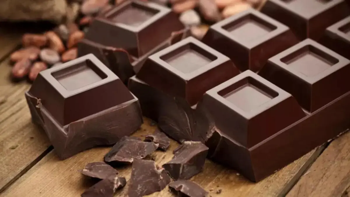 Does Eating Dark Chocolate Really Help Lower Bad Cholesterol Levels ...