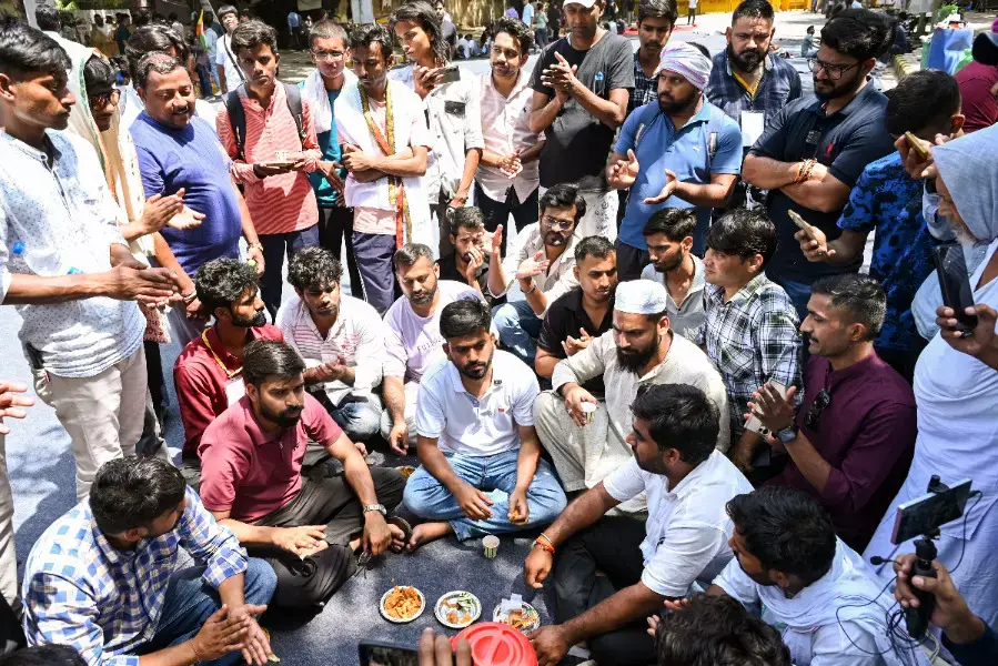 Beyond Slogans: Free library emerges at CJP protest venue | Dailyhunt