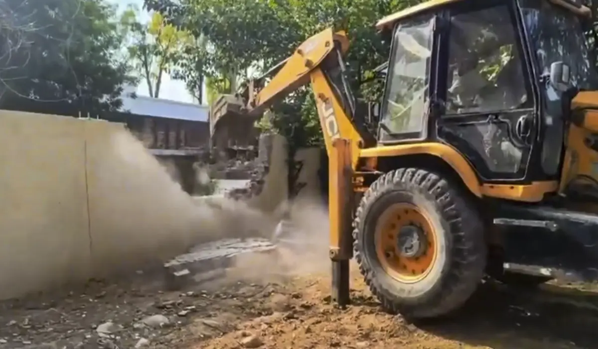 Delhi govt continues crackdown on illegal constructions, safety ...