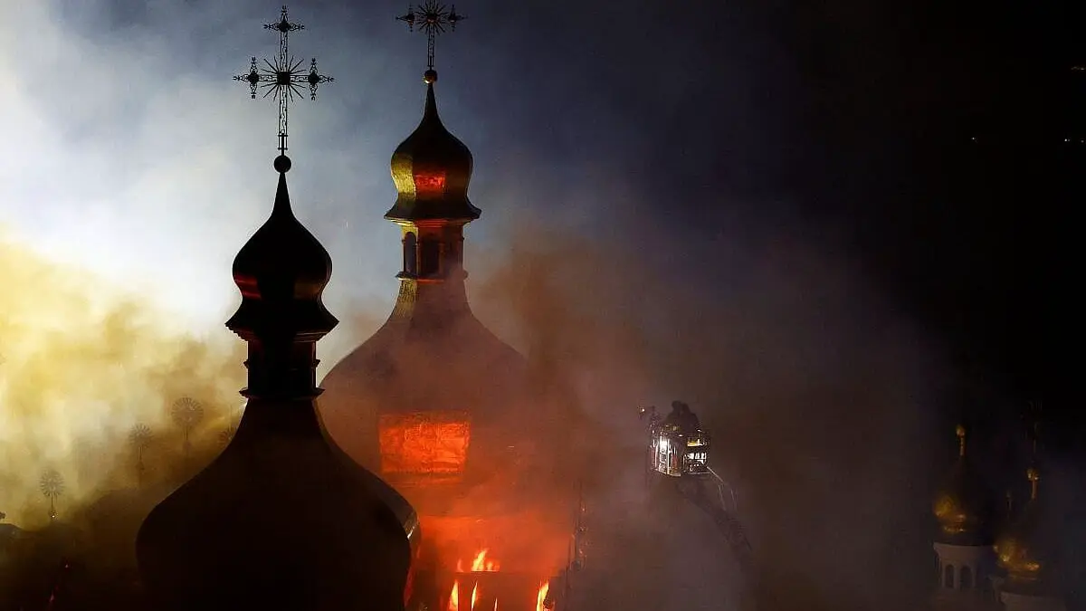Thirteen injured, Kyiv Pechersk Lavra monastery on fire as Ukraine ...