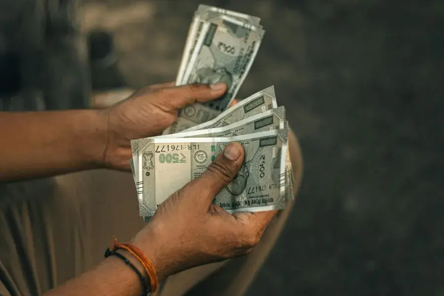 How to protect your wealth when the rupee is falling | Dailyhunt
