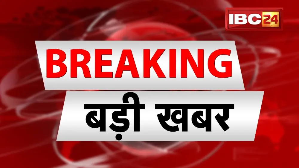 नोएडा में डिवाइडर से टकराकर बस पलटी | Dailyhunt