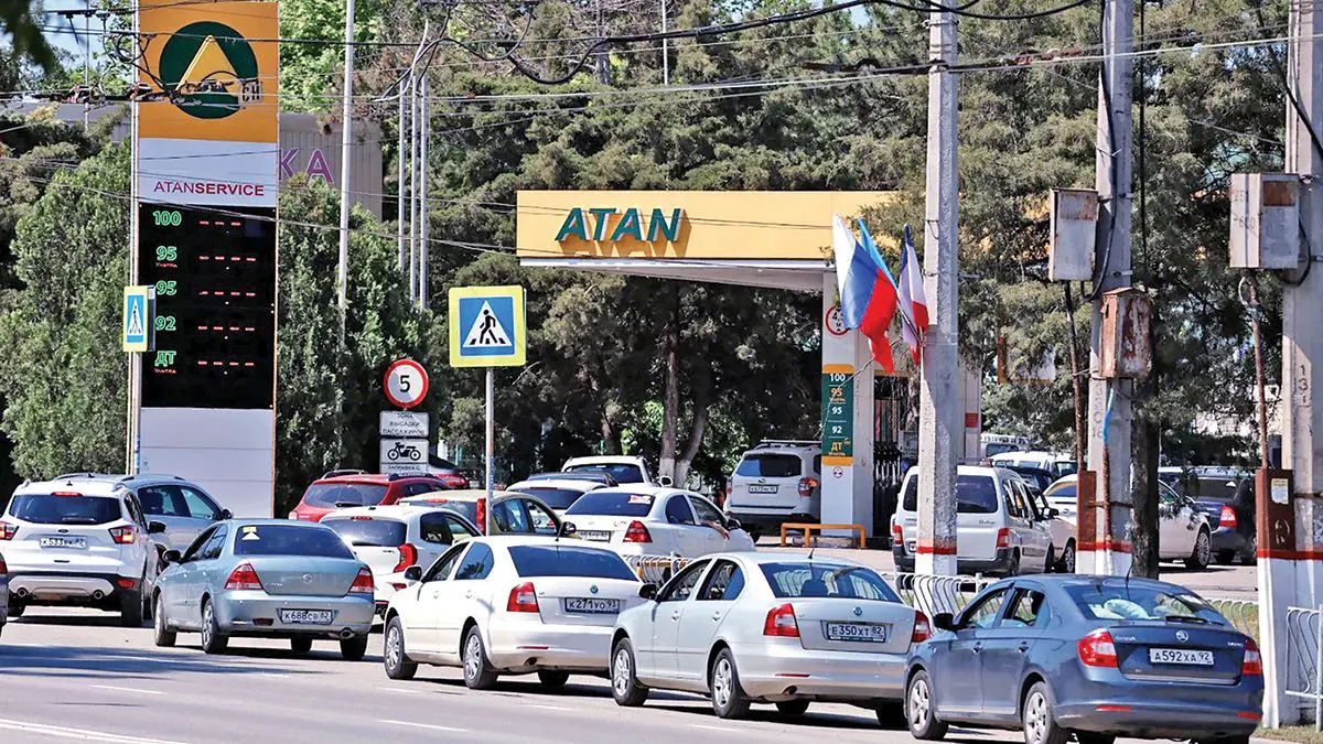 Ukraine drones strike Russian energy assetsAttacks on fuel supplies ...