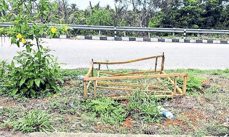 Abandoned barricades along highways raise safety concerns in Kundapur ...