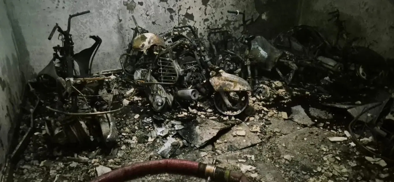 Three Killed, Several Injured In Massive Fire At Delhi Residential ...