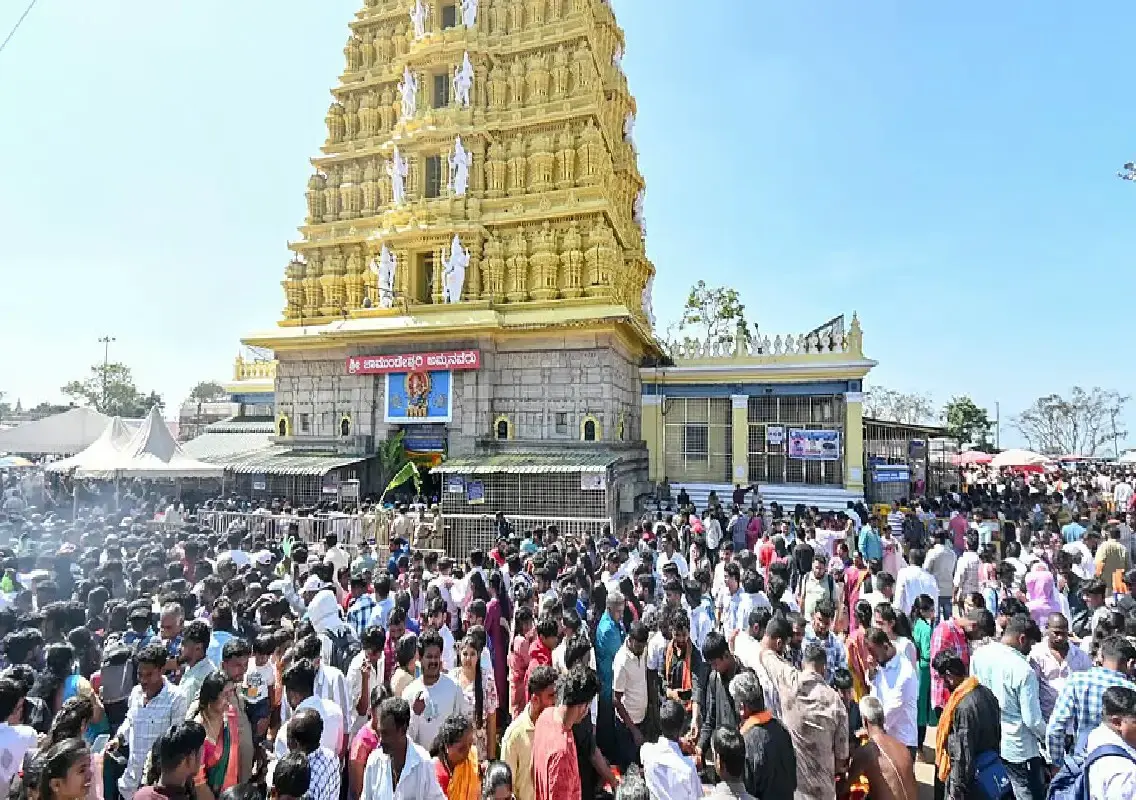 ₹50 special entry ticket restored at Chamundeshwari temple | Dailyhunt