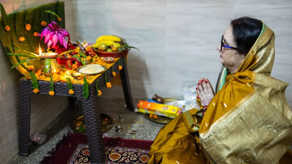 Puja Vrat Tips: ধূপকাঠি নাকি ধুনো? পুজোয় কোনটা দিলে দেবতা বেশি তুষ্ট ...