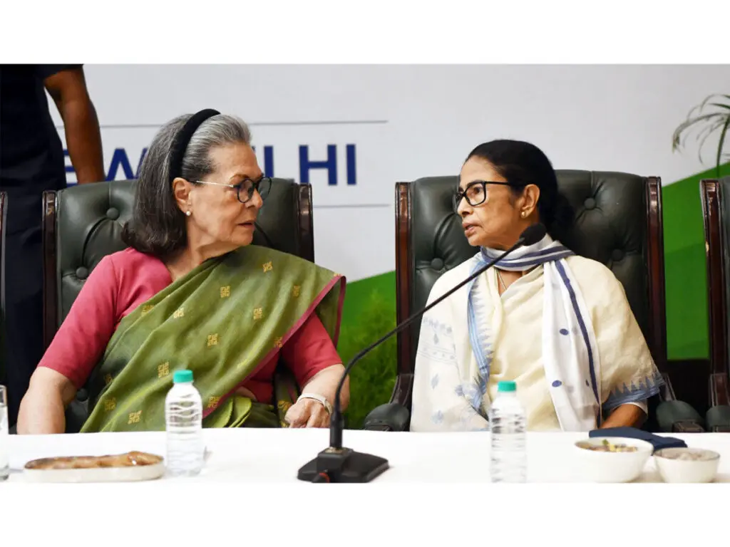 Mamata Banerjee Meets Sonia Gandhi in Delhi as CID Searches TMC Offices ...