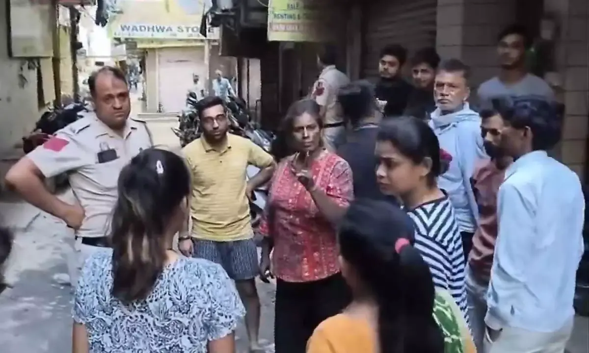 Delhi building fire: 'Save us' cries, residents used sarees to escape ...
