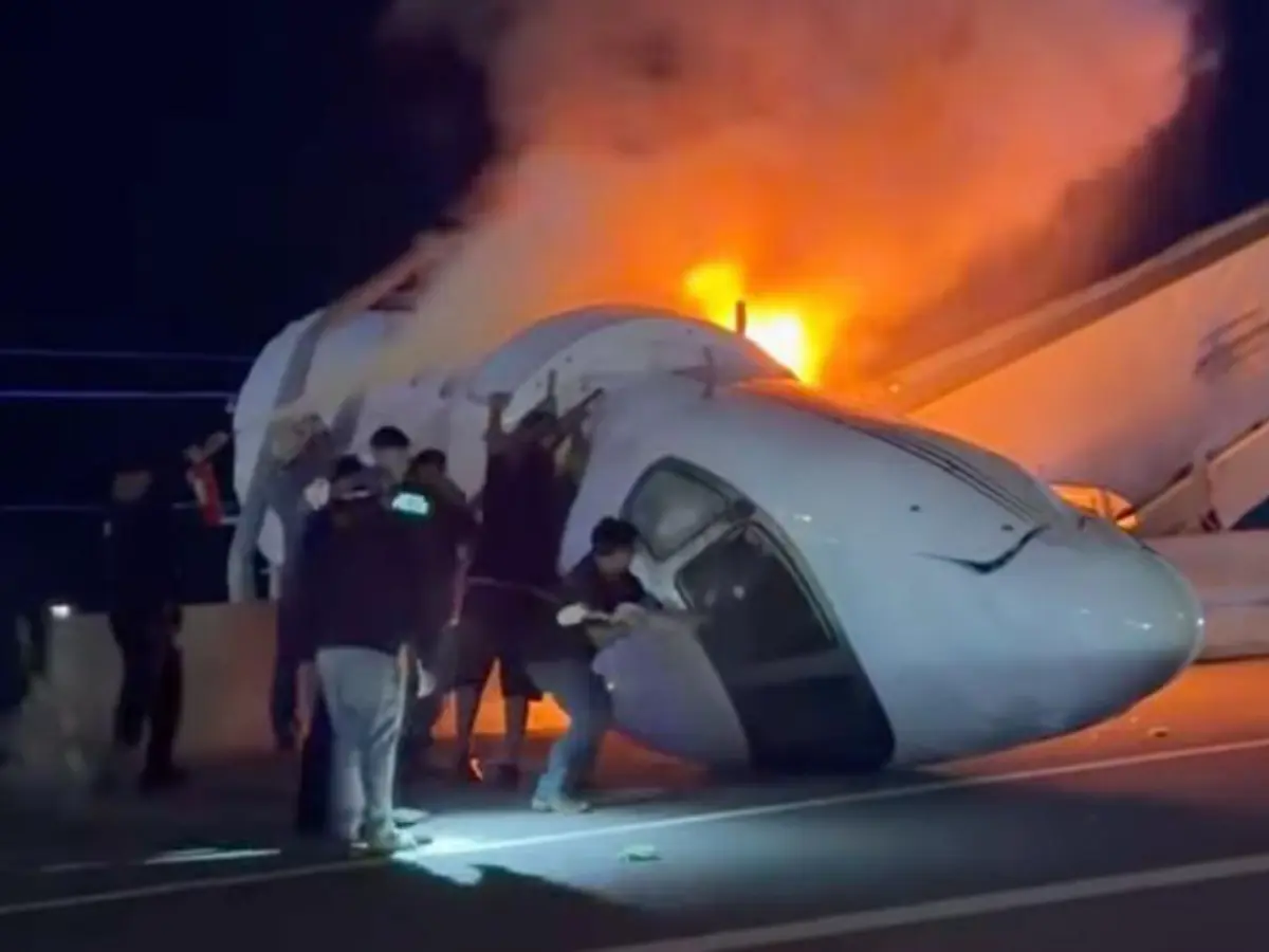 Texas Plane Crash: Shocking Laredo Viral Video Shows Rescuers Smashing ...