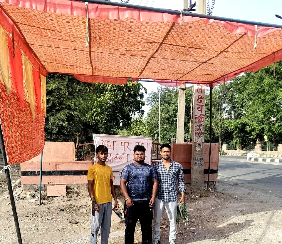 Rohtak MC installs tent, benches at common dumping sites to deter ...