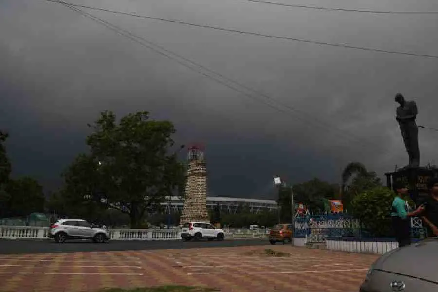 Cool & chaos: Storm brings relief to Calcutta from heat and humidity ...