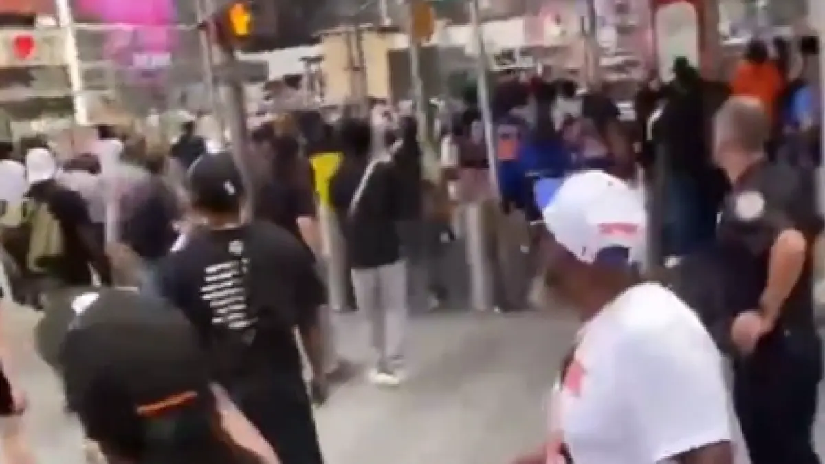 One Wounded In Times Square Shooting, Suspect In Custody As Panic ...