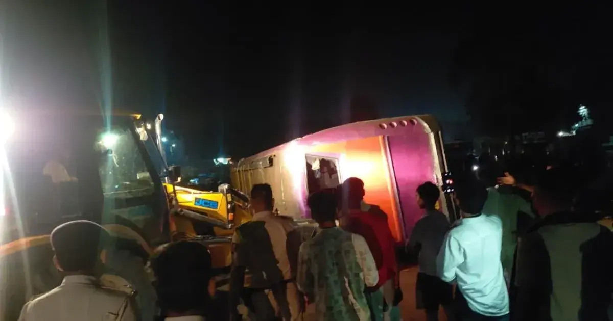 35 Injured As Bus Overturns After Collision With Car On NH-31 In Bihar ...