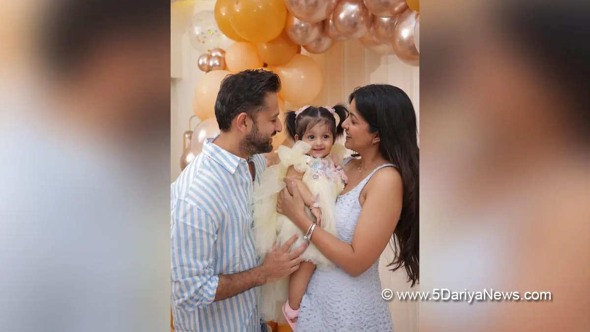 Ishita Dutta & Vatsal Sheth reveals daughter Veda's face on her 1st ...