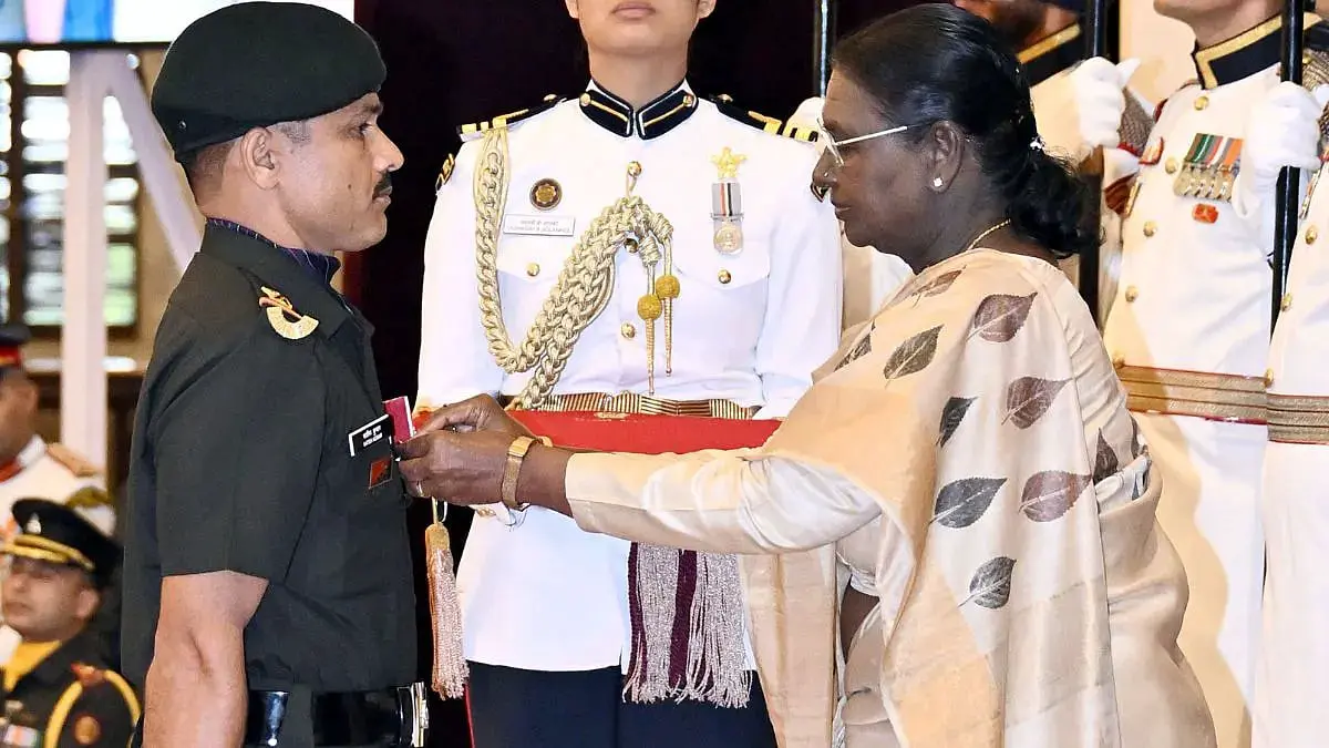 President confers Gallantry Awards 2026, honours exceptional bravery of ...