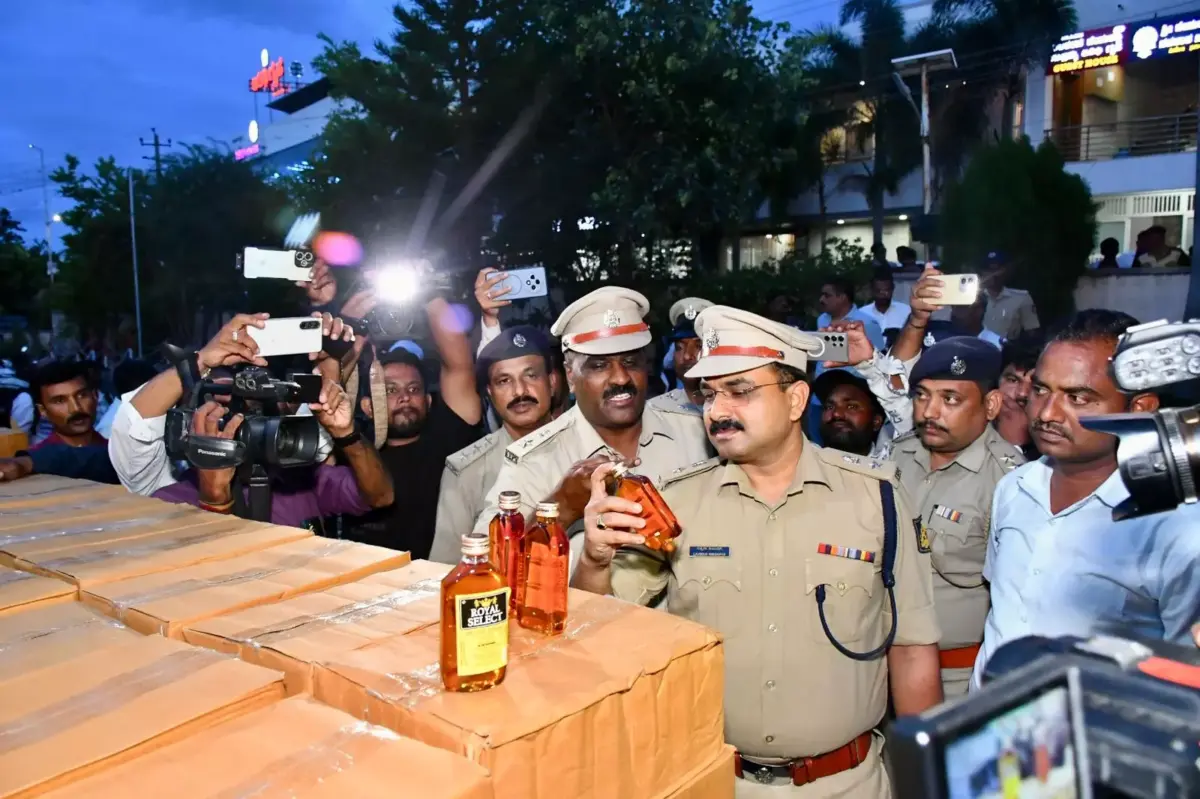 Vijayapura: Police Seize Huge Liquor Consignment, 4 Arrested | Dailyhunt