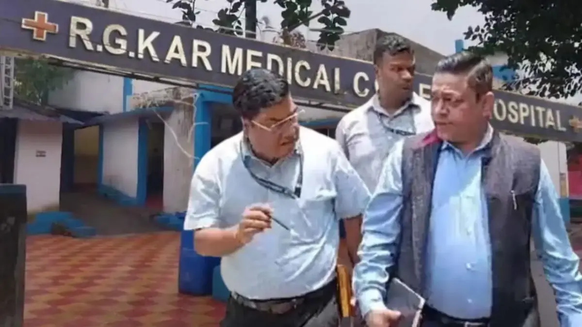 RG Kar মামলায় নতুন মোড়! তড়িঘড়ি দাহের অভিযোগ ঘিরে পানিহাটি শ্মশানে ...