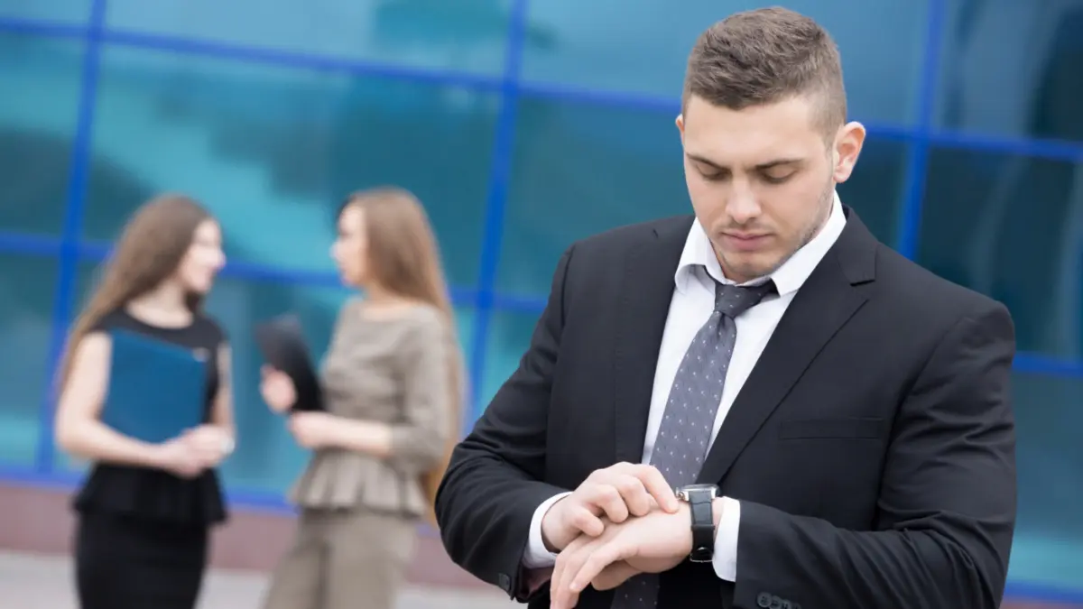 Wearing A Stopped Watch? Vastu Shastra Says It Could Be Affecting Your ...