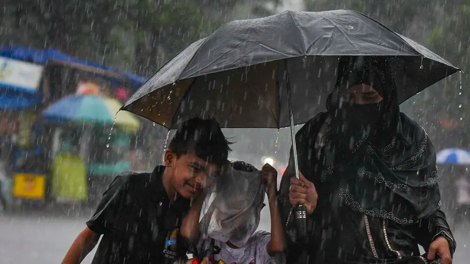 Rains lash Mumbai, IMD issues orange alert in parts of Maharashtra; hot ...
