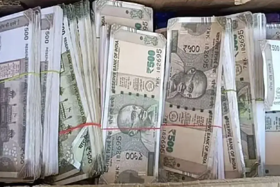 ₹4.26 lakh deposit triggers probe after fake ₹500 notes surface at ...