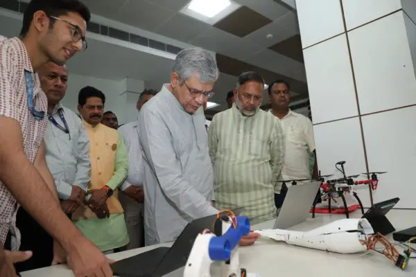 Ashwini Vaishnaw Announces Establishment Of Advanced Quantum And AI ...