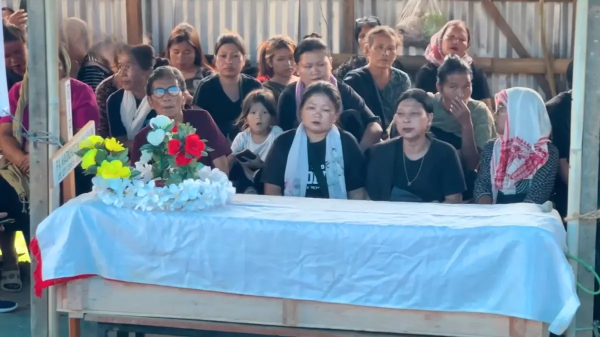 Manipur: Kuki-Zo groups stage coffin protest in Kangpokpi | Dailyhunt