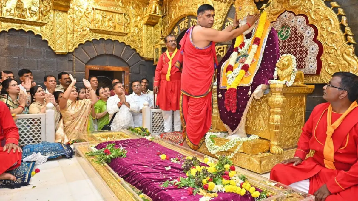 Shirdi News: साईबाबांना 1 कोटींचा सुवर्ण मुकूट अर्पण, 'या' साईभक्ताची ...