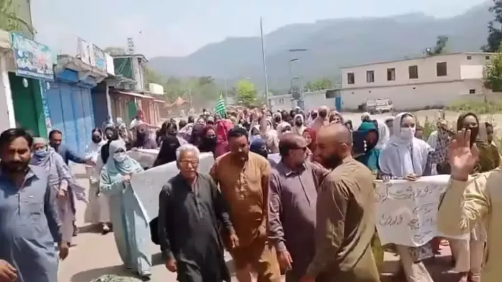 Deadly Crackdown in Rawalakot as Pakistan Forces Open Fire on ...