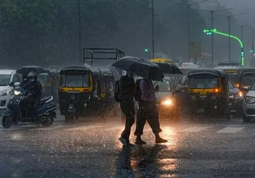 Heavy rainfall, thunderstorm alert issued for several Assam districts ...