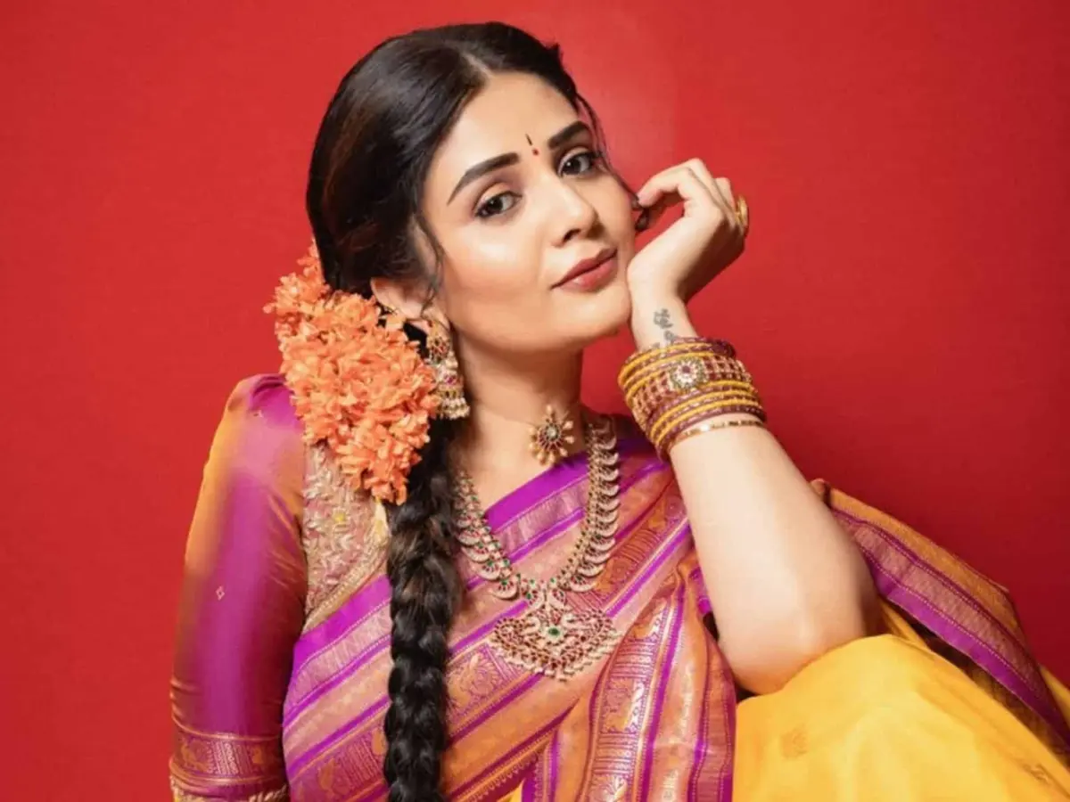 From A Loud Anchor To A Sensible Actress, Sreemukhi Stuns! | Dailyhunt