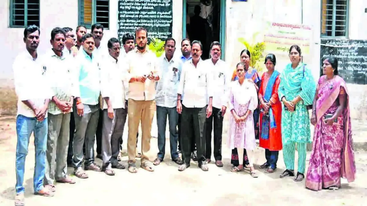 VRO: వీఆర్వోల నిరసన | Dailyhunt
