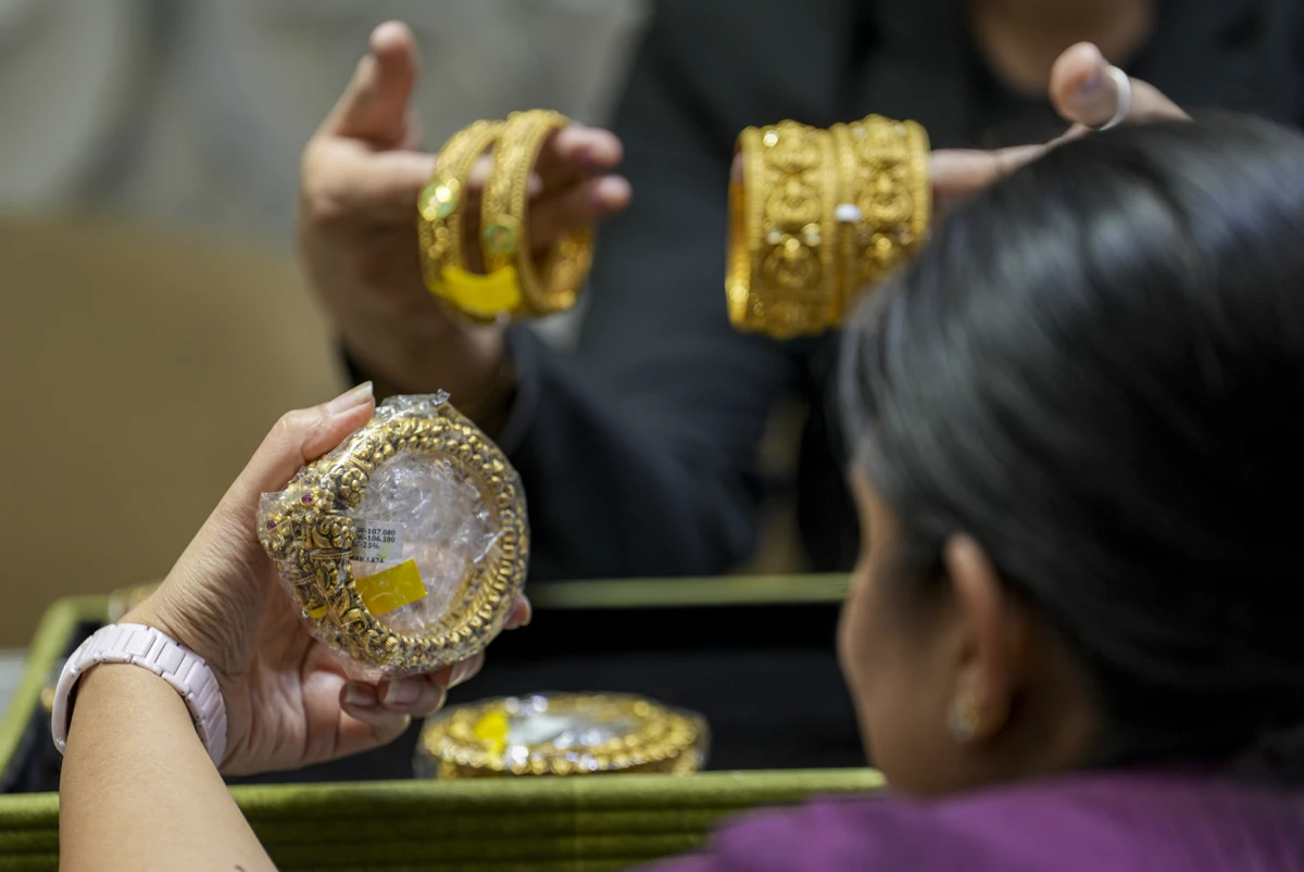 Gold Rebounds Rs 1,050 On Firm Global Cues; Silver Rises Rs 1,300 ...