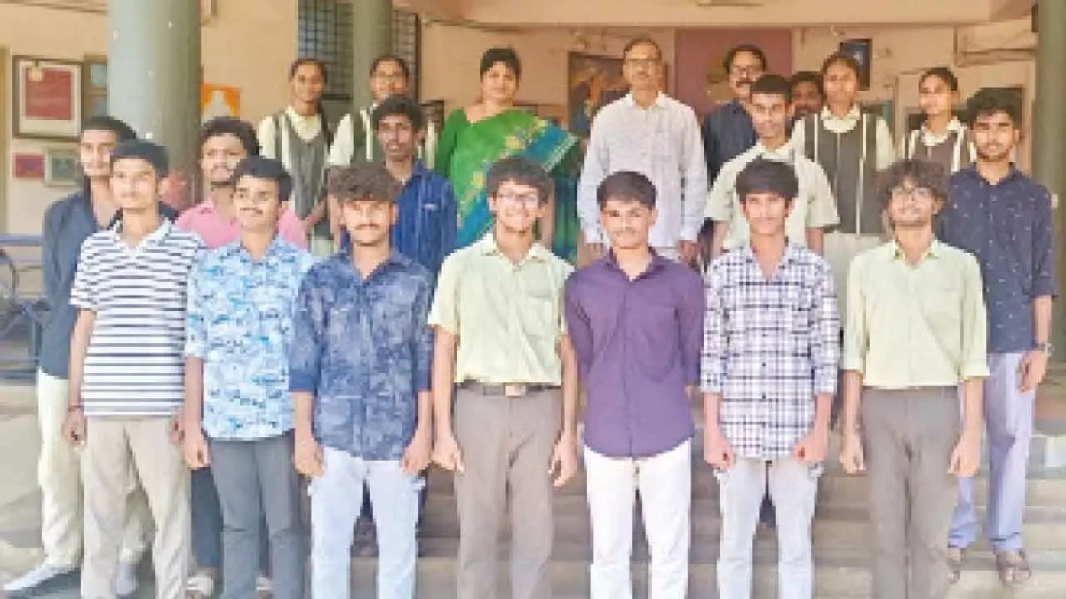 Harvest students shine in JEE Advanced | Dailyhunt