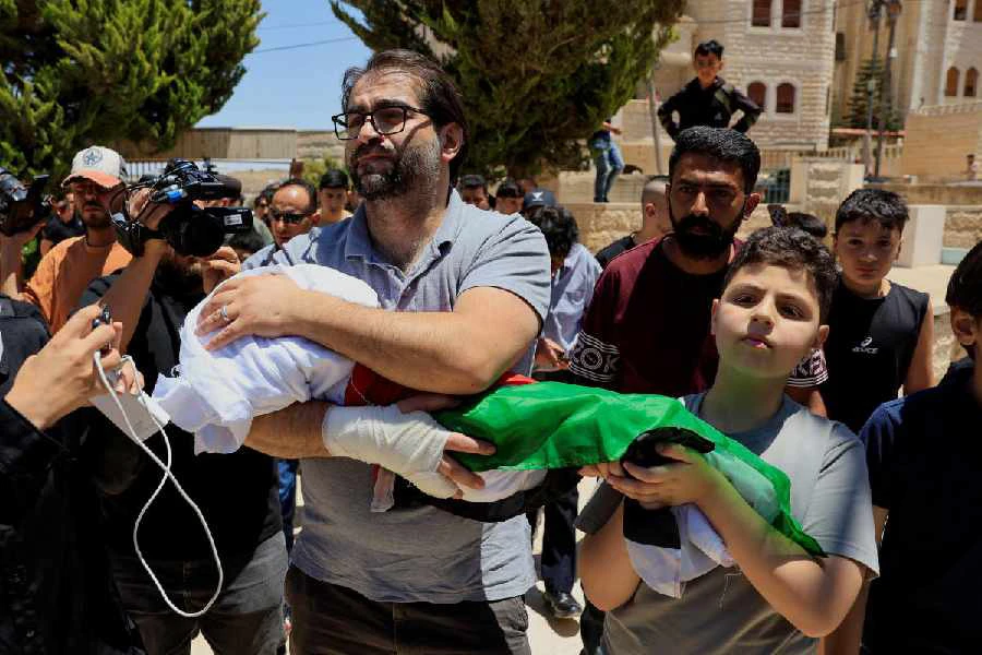 Israeli troops fire at civilian car, kills 7-month-old Palestinian baby ...