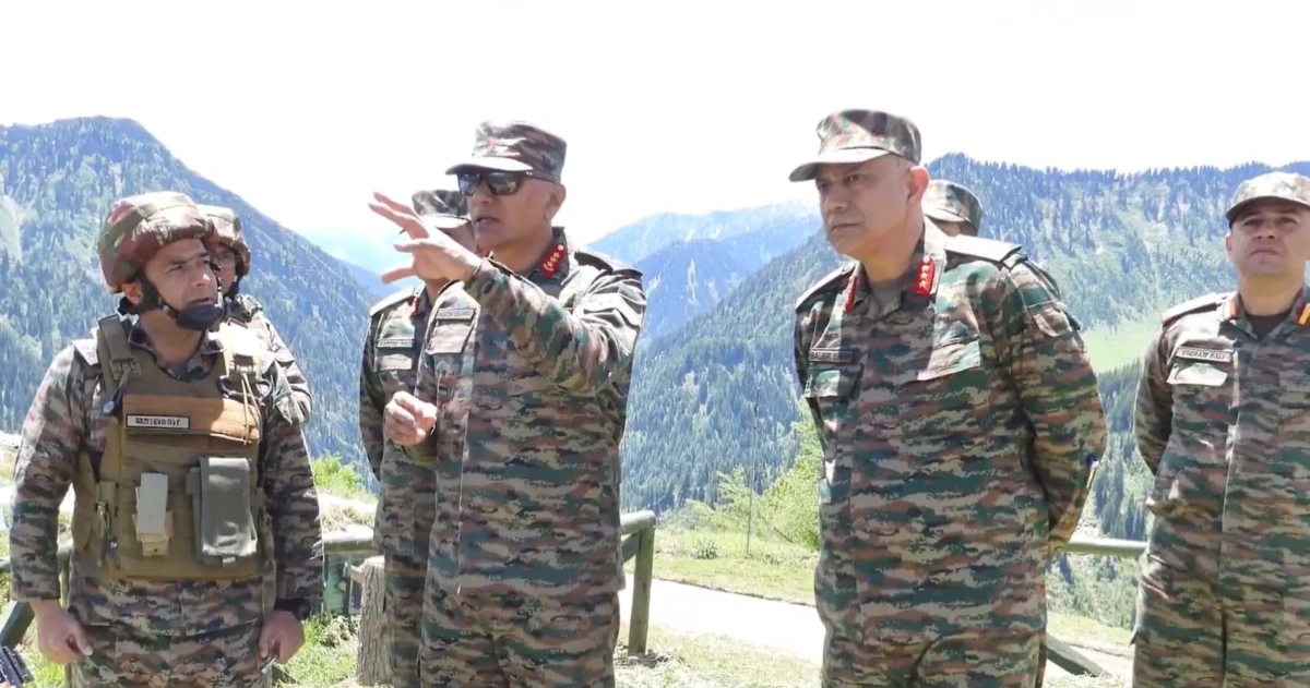 J&K: Northern Army Commander Reviews Anti-Infiltration Grid Along LoC ...