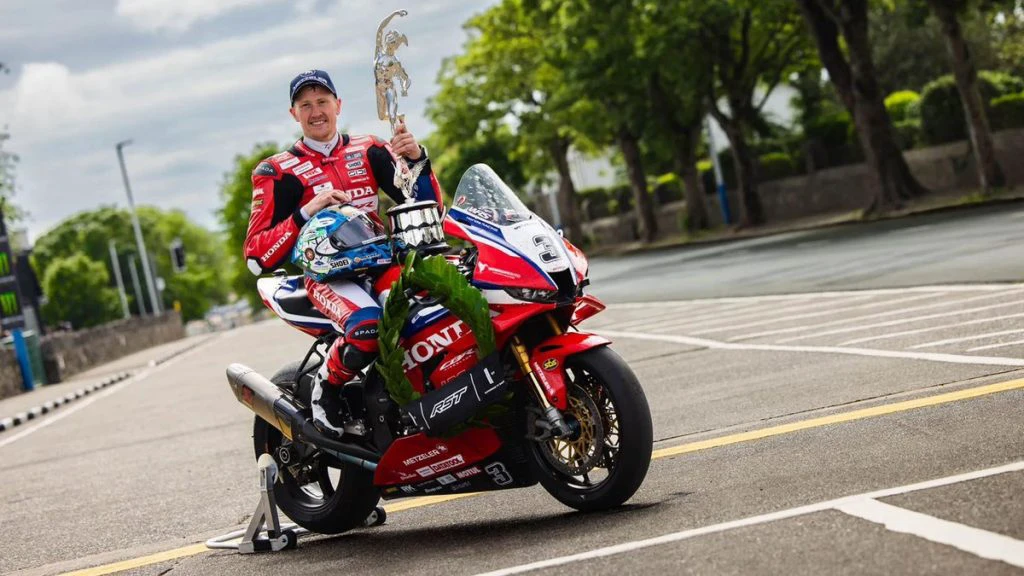 Dean Harrison dominates 2026 Isle of Man TT Superbike race: a thrilling ...