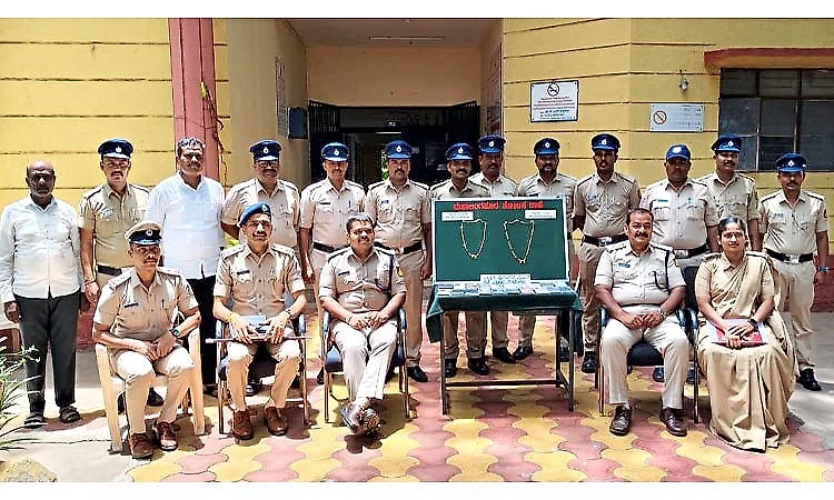 Mahalingpur police crack theft cases, recover gold jewellery worth Rs 9 ...