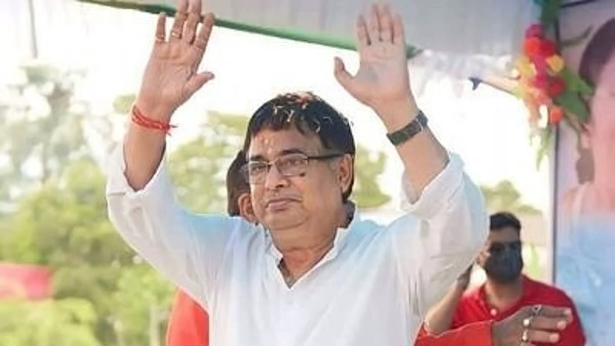 Coochbehar: গভীর রাতে সপরিবারে দিনহাটা থেকে পলাতক উদয়ন গুহ? | Dailyhunt