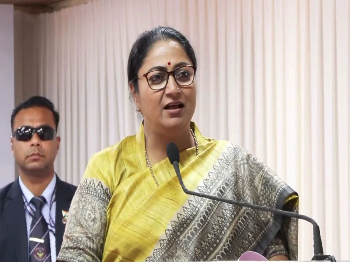 CM conducts inspection at Sub-Registrar's office | Dailyhunt