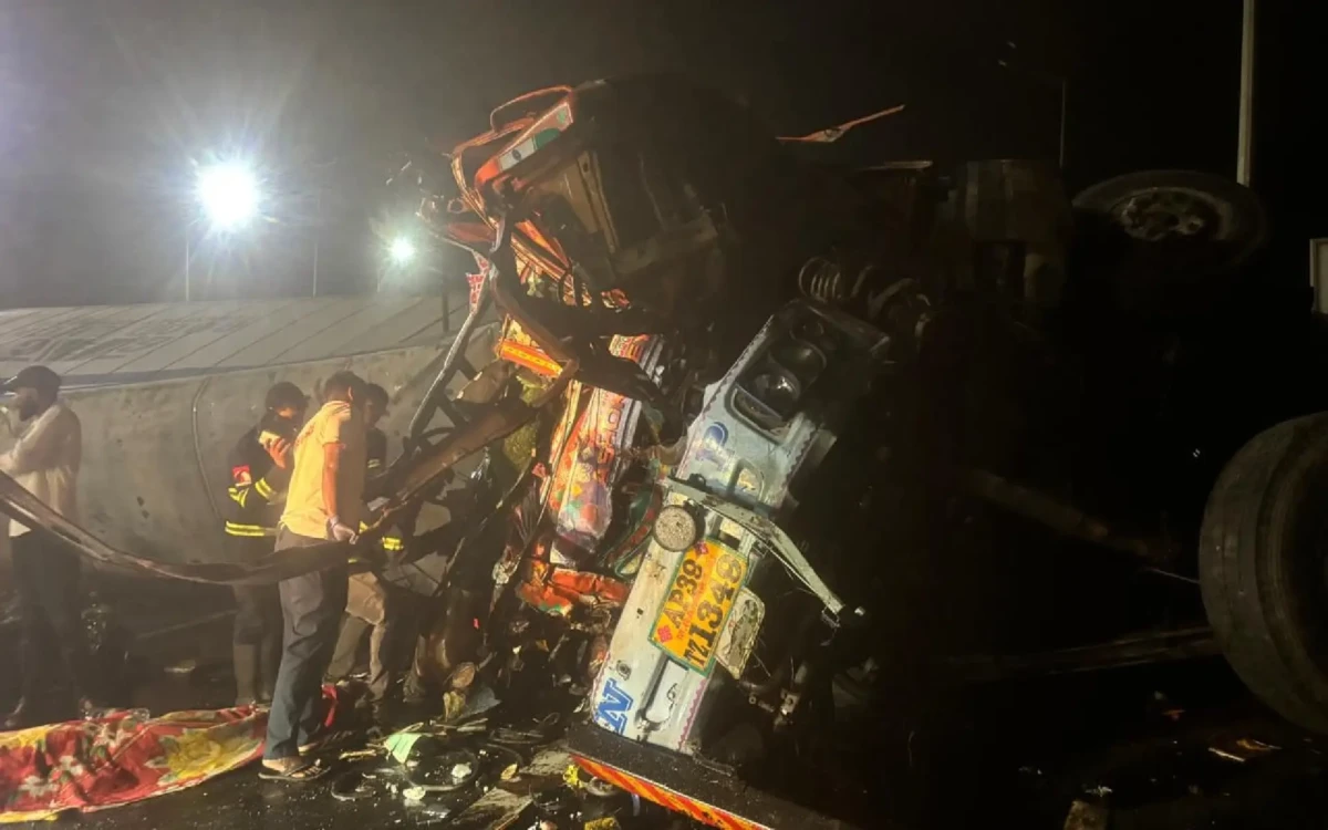 Two Killed, Three Injured In Triple-Vehicle Crash On Mumbai-Pune ...